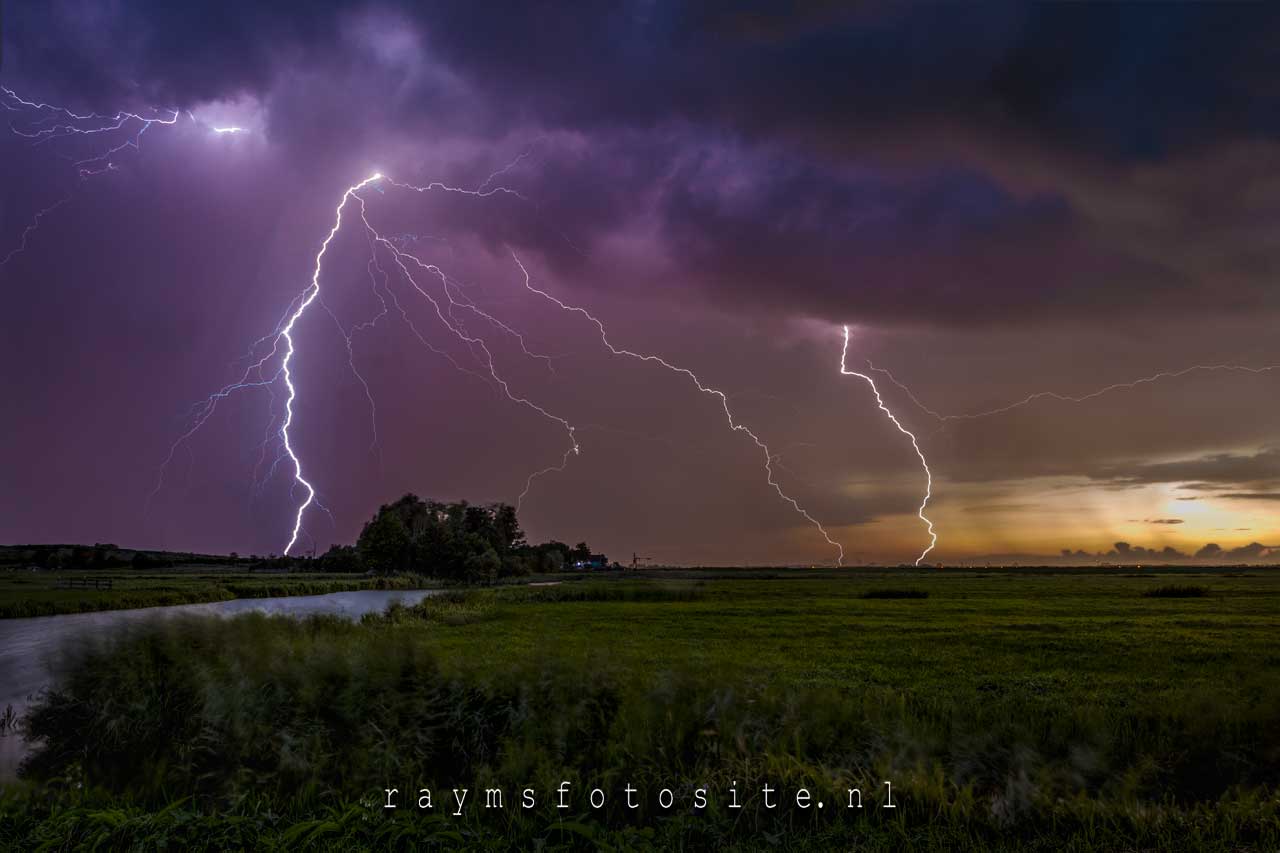 Bliksem en onweer | Bliksemfoto`s | Uitleg bliksem fotograferen.
