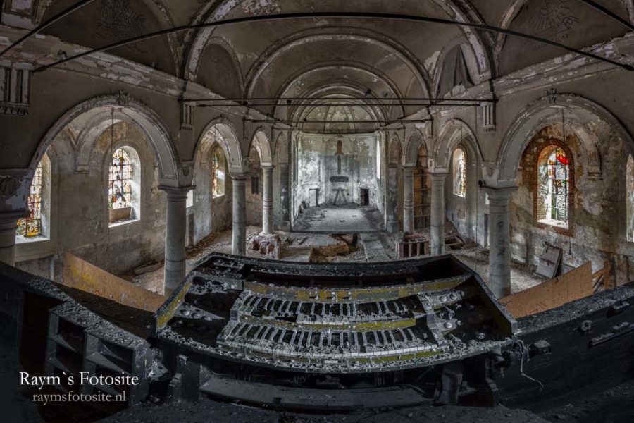 Gravestone Church, urbex België | Eglise SV | Verlaten kerk.