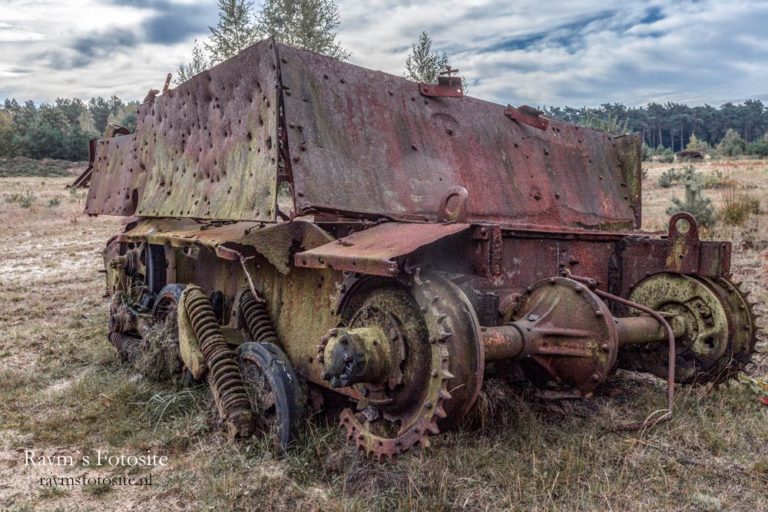 Legervoertuigen, urbex België | Lost Army Vehicles | Oude tanks
