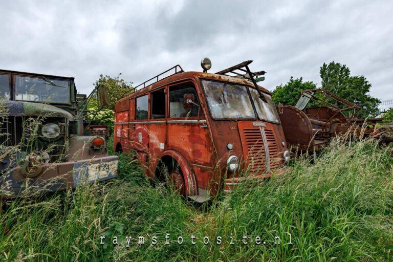 Rusty Giants | Urbex België | verlaten auto`s | voertuigen | Cars