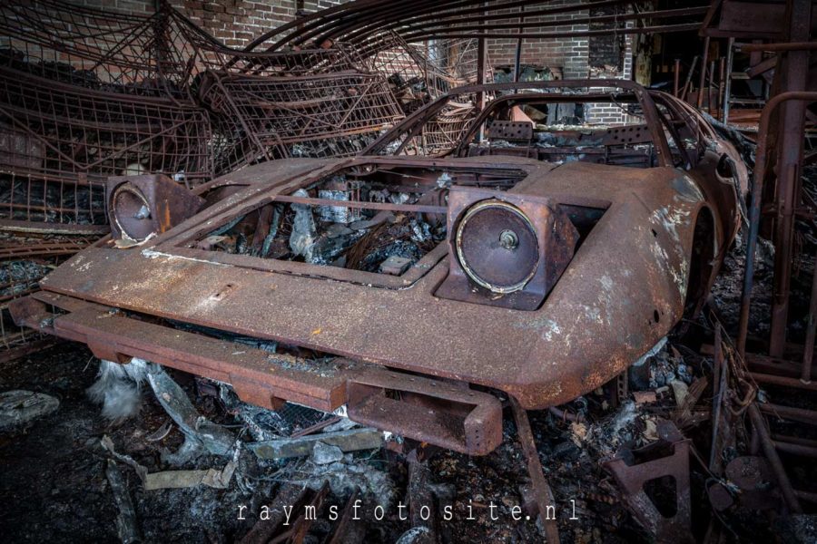 Burned Ferrari | Old Rusty | Verlaten auto`s België.